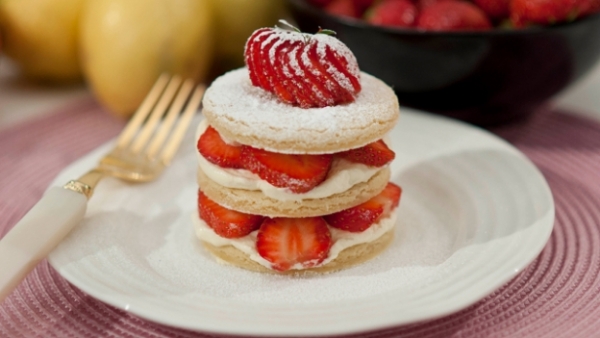 Strawberries and cream shortbread stacks