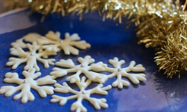 White chocolate snowflakes | Recipes | Kidspot NZ