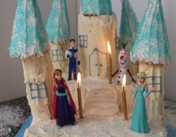 No-bake Frozen birthday cake