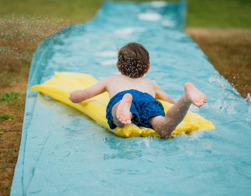 Make Your Own Slip N Slide | Kidspot