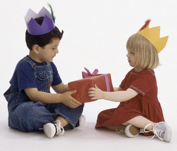 Pass The Parcel Game - Party Games - Fun Activities For Kids