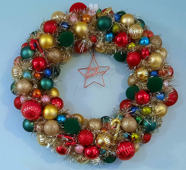 DIY Christmas Bauble Wreath | Christmas | Kidspot