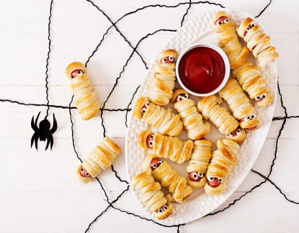 Mummy sausage rolls | Halloween, Recipe | Kidspot